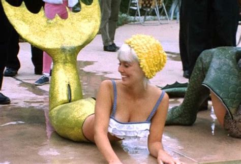 20 Vintage Photographs Captured Daily Life Of Submarine Voyage Mermaids
