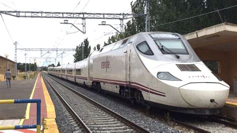 Renfe refuerza con más de 15 000 plazas los trenes en Castilla y León