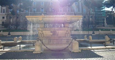 La Fontana Del Viminale Di Fronte Al Palazzo Sede Del Ministero Dell