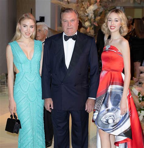 Le Prince Charles Et Les Princesses Maria Carolina Et Maria Chiara De