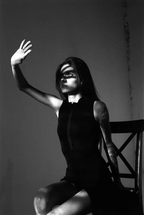 Descubre el Poder de las Fotos Artísticas de Mujeres en Blanco y Negro