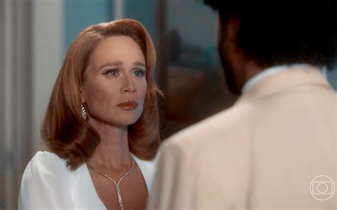 Amor Perfeito Gilda fica sem roupas e surta vingança de Marcelino