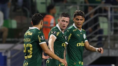 Meio campista do Palmeiras é envolvido em troca por Claudinho do Zenit