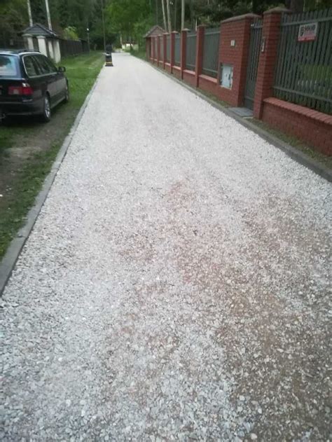 Budowa dróg dojazdowych z kruszywa drogowego prace porządkowe wywozy