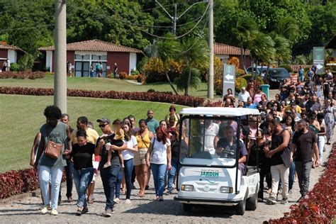 Corpo De Menina Que Morreu Afogada Enterrado Na Zona Oeste Rio De