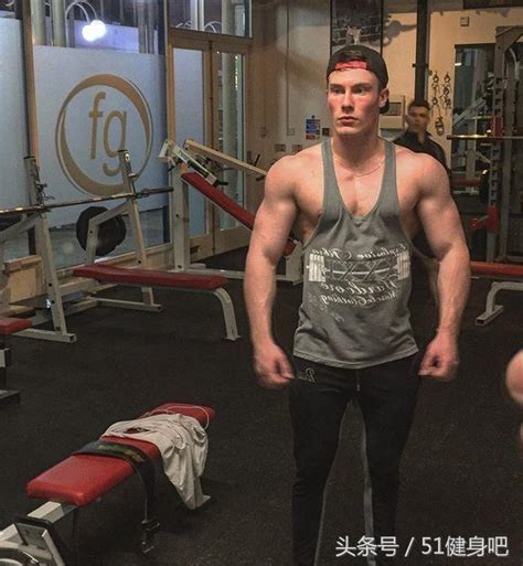 肌肉男在欧美太受欢迎18岁的少年健身三年练成猛男 每日头条