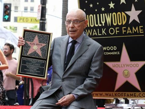 Vo veku 89 rokov zomrel oscarový herec a režisér Alan Arkin Info sk