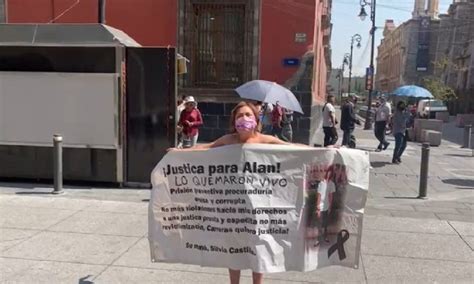 Madre Se Desnuda Frente Al Palacio Nacional Exige Justicia Para Su