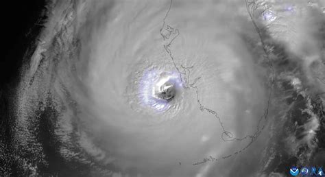 Huracán Ian toca tierra en Florida EN VIVO y deja al menos 100 muertos