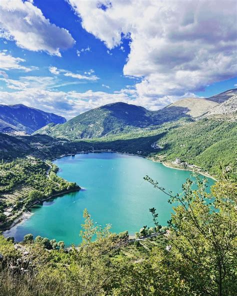 C è un lago a forma di cuore in Italia dove si trova e come raggiungerlo