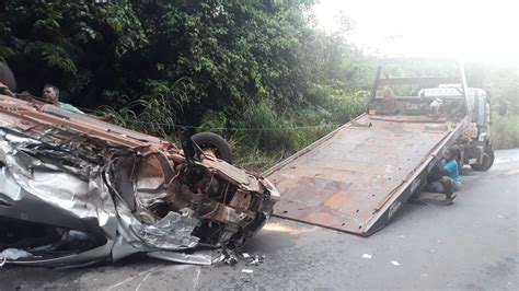 Motorista embriagado é preso após invadir pista contrária e bater em