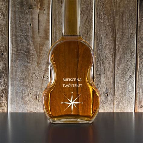 Butelka gitara z grawerem Róża Wiatrów Personalizowany prezent dla