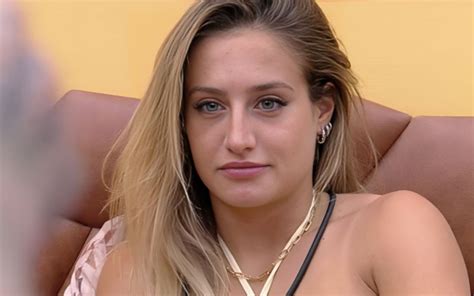 Bruna Griphao Revela Por Que Decidiu Remover Preenchimento Dos L Bios