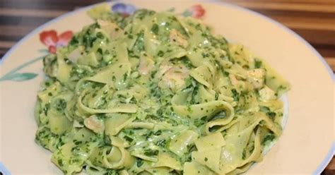Nudeln in Spinat Lachs Soße ein Rezept der Kategorie Hauptgerichte mit