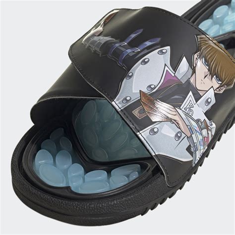 Primer vistazo a las zapatillas de la colección adidas x Yu Gi Oh