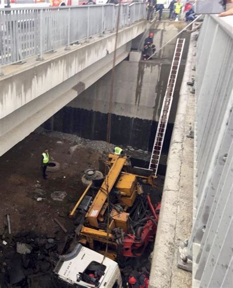 Beykoz da beton mikseri viyadükten uçtu