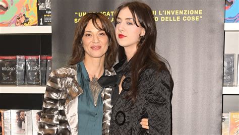Anna Lou La Figlia Di Asia Argento E Morgan Vivo Con La Mia Ragazza