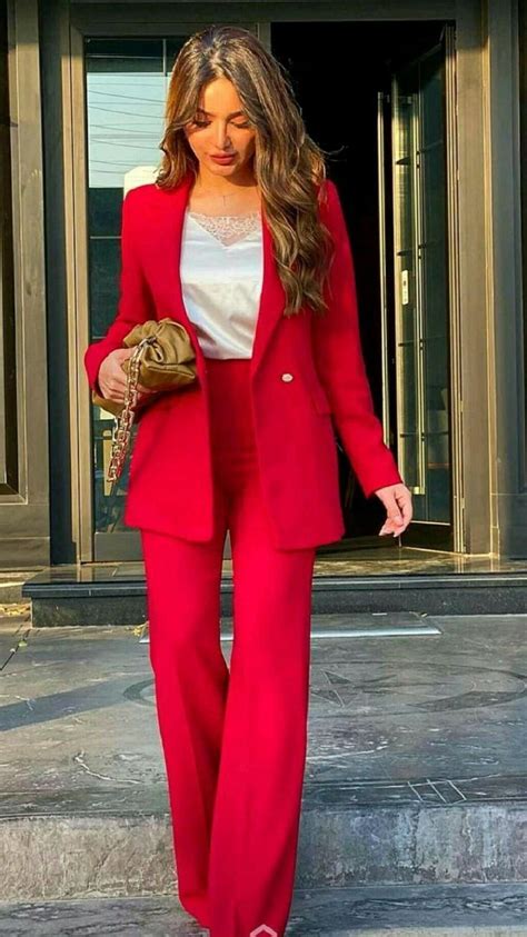 Pin de Neide Garcia em Pins criados por você Looks elegantes Trajes