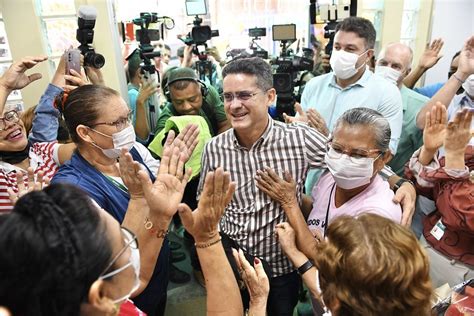 Prefeito David Almeida entrega unidade de saúde revitalizada no bairro