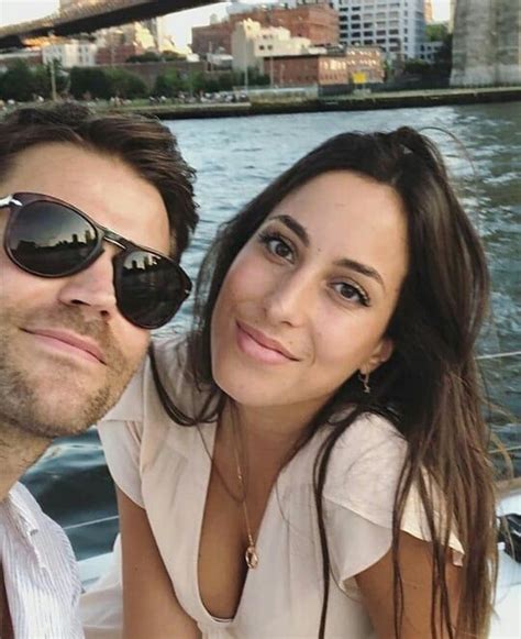 La actriz Inés de Ramón se presentó como la nueva novia de Brad Pitt en