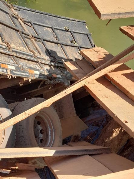 Midianews Ponte N O Suporta Peso De Caminh O Carregado E Desaba Em Mt