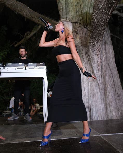 hande yener 2256742 uludağ sözlük galeri
