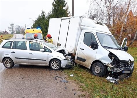 Pijana kobieta w oplu zderzyła się z dostawczakiem Odwoziła dziecko do