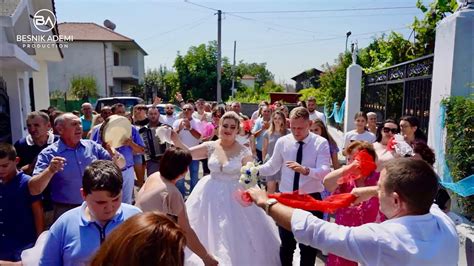 Vjetri Dhe Vjerra Te Lumtur Nga Ardhja E Nuses Tradita E Dasmave
