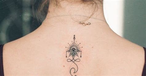 20 Fantásticas tatuagens a baixo do peito Qual será a sua próxima