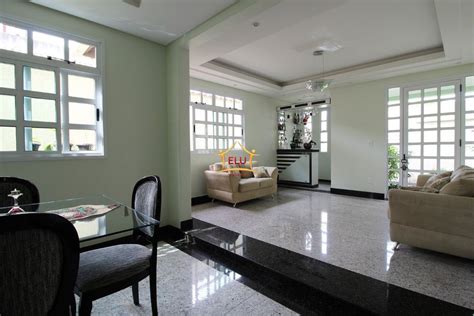 Casa na Rua Dona Eurídice Lourenço Barreiro em Belo Horizonte por R