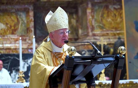 Abp Jędraszewski przy grobie Jana Pawła II Jego pontyfikat był jak słońce
