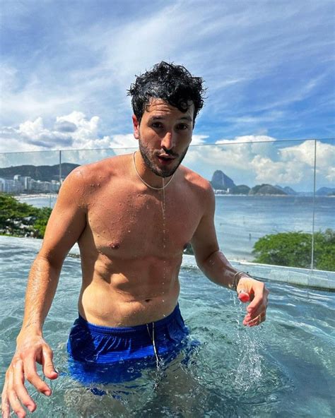 Pin De Renata En Sebastian Yatra Chicos Famosos Como Mirarte