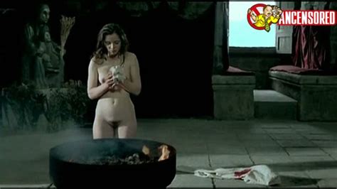 Naked Julie Delpy in La Passion Béatrice