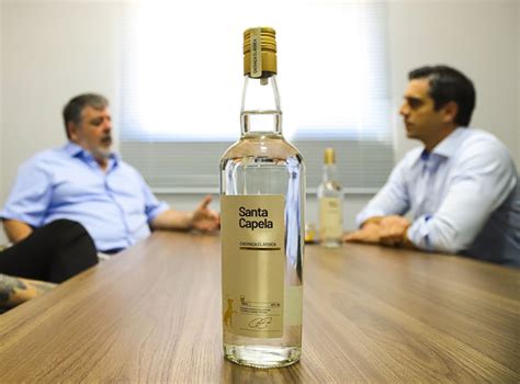 Cachaça da Destilaria Santa Capela de Santa Bárbara dOeste conquista