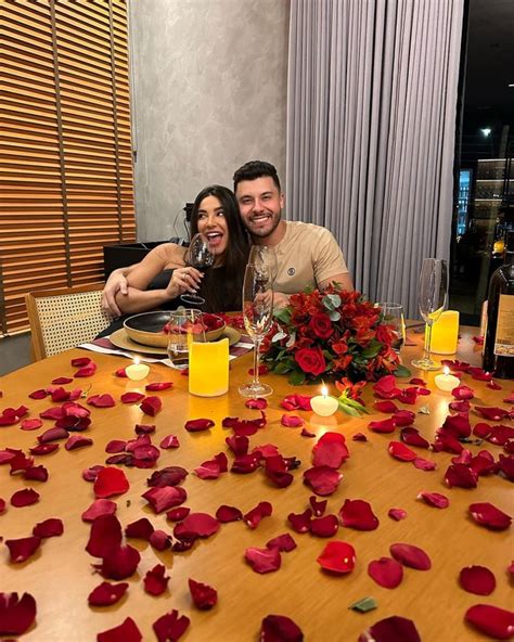 Gabriela Versiani se declara a Murilo Huff em aniversário de um mês de