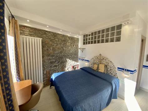 Manarola przewodnik Co zobaczyć zwiedzanie noclegi plaże