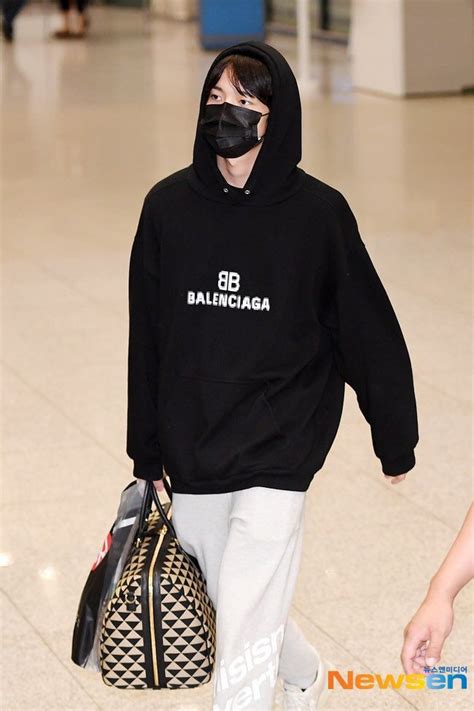 ENHYPEN UPDATES On Twitter In 2022 Press Photo Incheon Airport Style