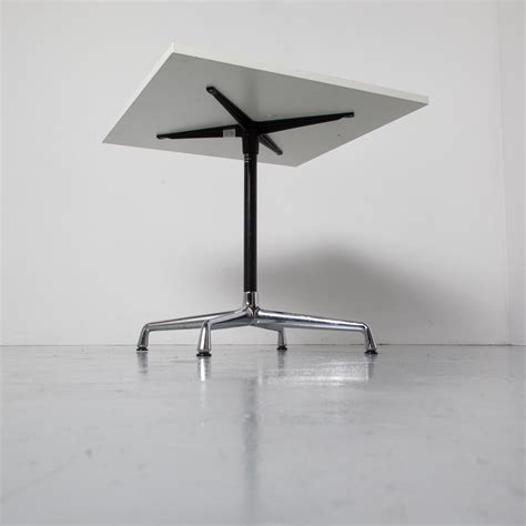 Quadratischer weißer Contract Tisch von Charles Ray Eames für Vitra