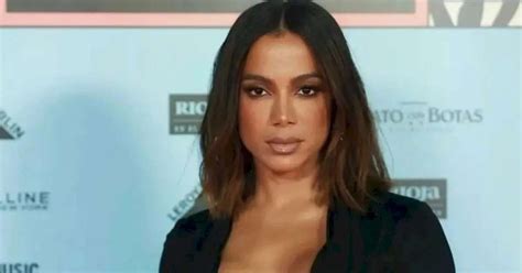 Anitta diz que seu último namorado era golpe