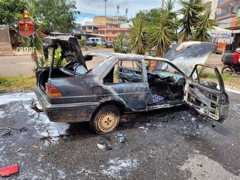 Carro pega fogo e intensidade das chamas assusta moradores do Guará 2