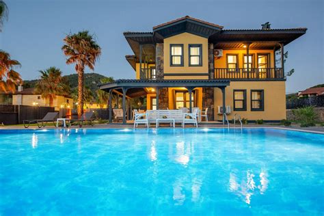 Marmaris Çamlı da Doğa Manzaralı Özel Havuzlu 3 1 Kiralık Villa