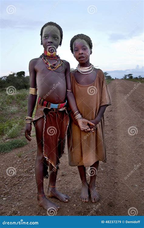 Portrait Des Filles Africaines Image stock éditorial Image du collier
