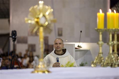 Frei Gilson Celebra A Santa Missa No Encerramento Da Novena Em Honra A