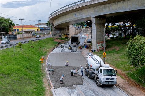 Prefeitura inicia aplicação de pavimento de concreto na avenida 1º de