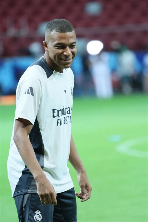 Photo L attaquant français vient de signer au Real Madrid Kylian