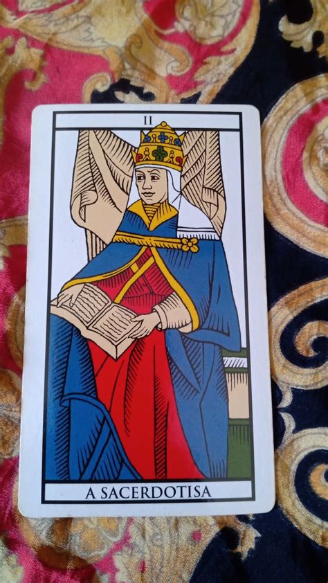 Carta A Sacerdotisa Do Tarot De Marselha Uma Mulher Trajada De