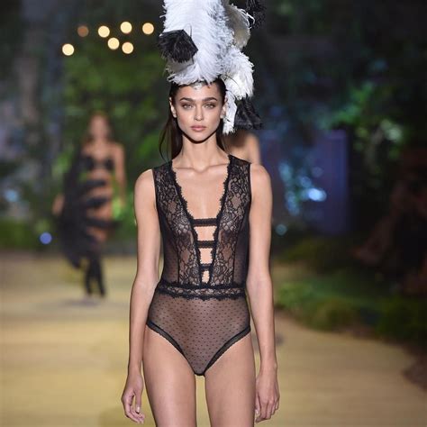 Nude Bouffant Women On The Catwalk 73 Photos Porn Photo