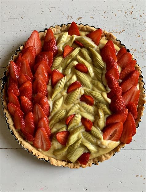 Recette de tarte fraises rhubarbe à la crème pâtissière Cooking Out