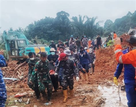 Update Bencana Longsor Serasan Natuna 44 Korban Ditemukan 10 Masih