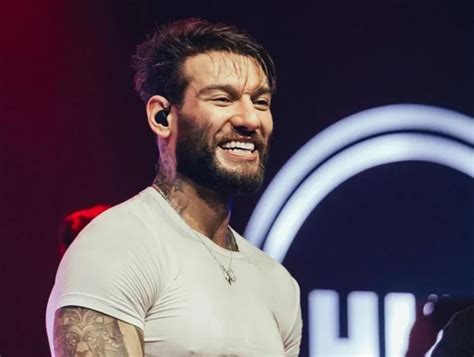 Lucas Lucco Surge Como Veio Ao Mundo E Convida Seguidores Para Treino
